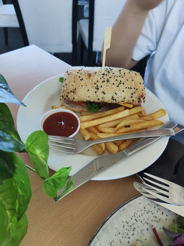 ALTITUDE 1148 - 599 Princes Hwy, Bulli New South Wales, Australia ...