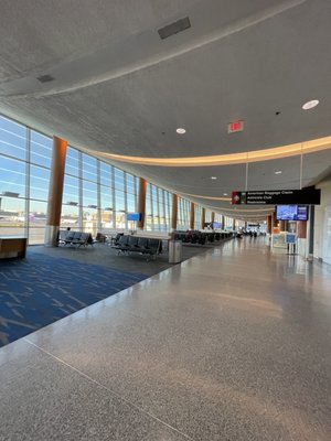 BOSTON LOGAN INTERNATIONAL AIRPORT - TERMINAL B - 269 Photos & 200 ...