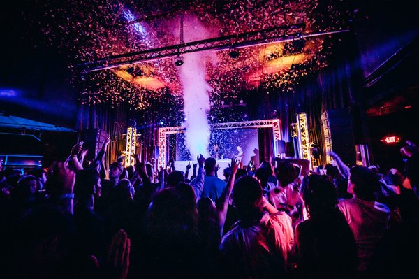 LIQUID - Updated August 2025 - 43 Photos & 33 Reviews - 624 University ...