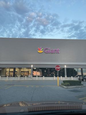 GIANT - Updated September 2025 - 18 Photos & 31 Reviews - 1649 Crofton ...