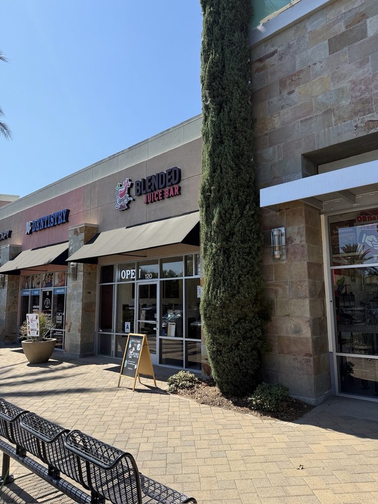 SIMPLY BLENDED JUICE BAR - Updated November 2025 - 25 Photos & 16 ...