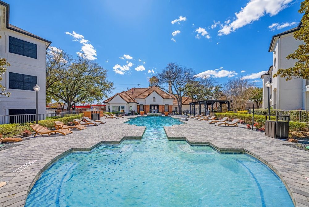 BENTON APARTMENTS - Updated January 2026 - 26 Photos - 19002 Dallas ...