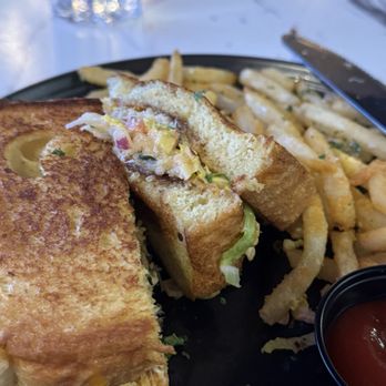 LADY R BISTRO - Updated June 2025 - 223 Photos & 137 Reviews - 27192 ...