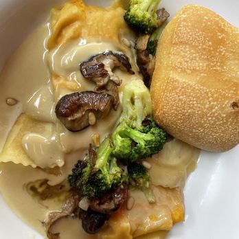 BASTA PIZZERIA - Updated May 2025 - 392 Photos & 401 Reviews - 121 Iowa ...