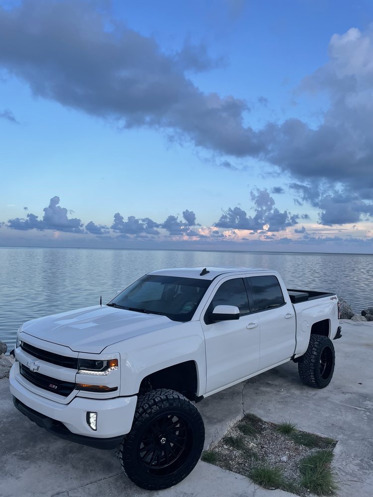 CALIFORNIA CUSTOM SPORT TRUCKS - Updated October 2025 - 37 Photos & 19 ...