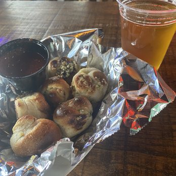 BOWSTRING PIZZA AND BREWYARD - Updated December 2025 - 126 Photos & 101 ...