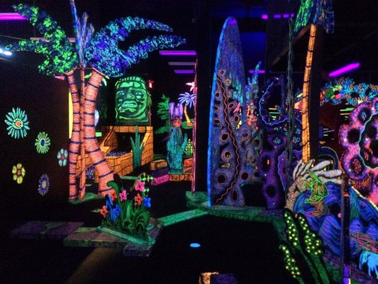 PUTTING EDGE - Updated December 2025 - 17 Photos - 105 Promenade du ...