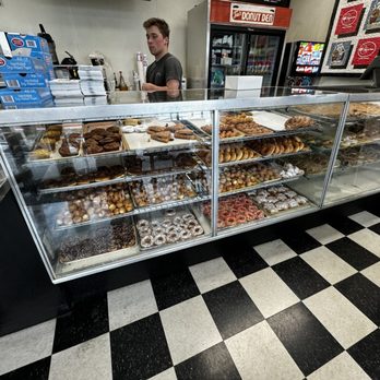 FOX’S DONUT DEN - Updated June 2024 - 257 Photos & 322 Reviews - 3900 ...