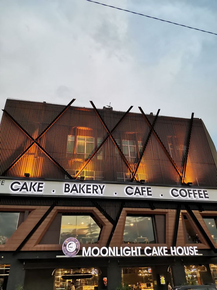 MOONLIGHT CAKE HOUSE - Updated March 2025 - 39 Photos - 1-G, Jalan ...