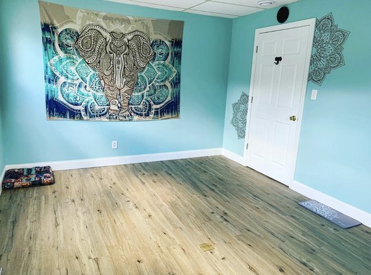 WILD ROOTS WELLNESS & SPA - Updated October 2025 - 220 Holiday Dr ...