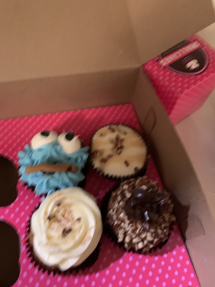 SMALLCAKES CUPCAKERY AND CREAMERY - 41 Photos & 17 Reviews - 2300 ...