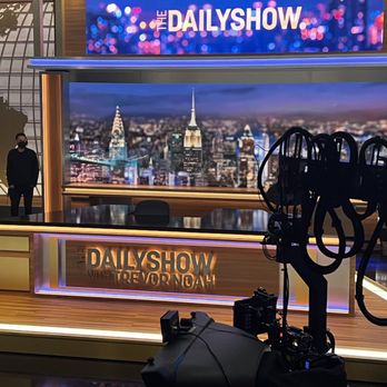 THE DAILY SHOW - Updated November 2024 - 225 Photos & 260 Reviews - 733 ...