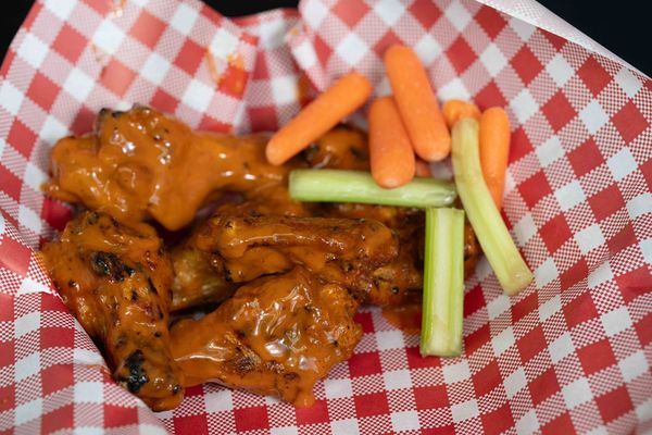 BUFFALO EATZ - Updated June 2025 - 143 Photos & 98 Reviews - 5015 N ...