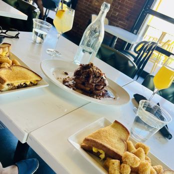 SIPS ON 10TH - Updated June 2024 - 101 Photos & 57 Reviews - 1022 S ...