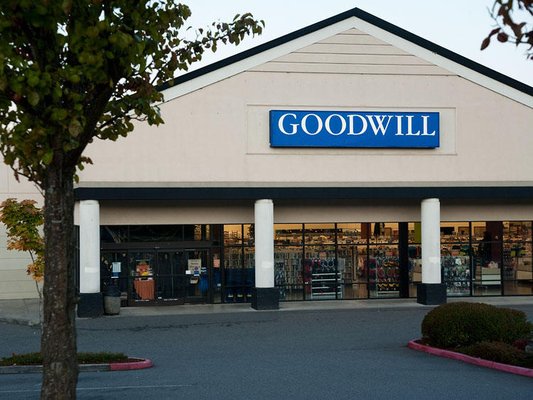 SILVERDALE GOODWILL - Updated December 2025 - 25 Photos & 80 Reviews ...