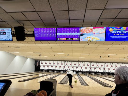 OAK TREE LANES BOWLING AND SPORTS BAR - Updated October 2025 - 116 ...