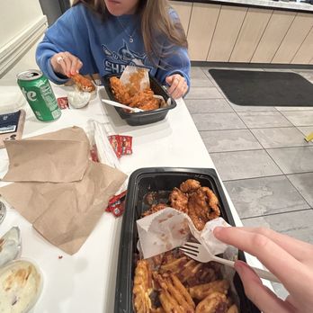 WINGS OVER NEWINGTON - Updated October 2025 - 119 Photos & 89 Reviews ...