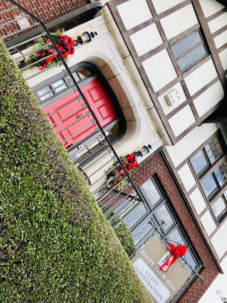 BLUFF VIEW INN - 52 Photos & 18 Reviews - 411 E 2nd St, Chattanooga ...