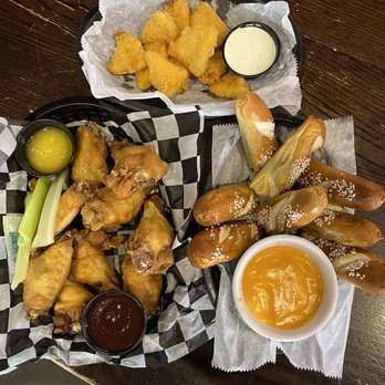 THE BREWTOP PUB AND PATIO - Updated June 2024 - 162 Photos & 149 ...