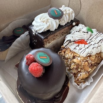 ISGRO PASTRIES - Updated September 2024 - 622 Photos & 576 Reviews ...