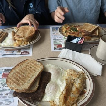 TRIVET DINER - ALLENTOWN - Updated October 2025 - 64 Photos & 158 ...