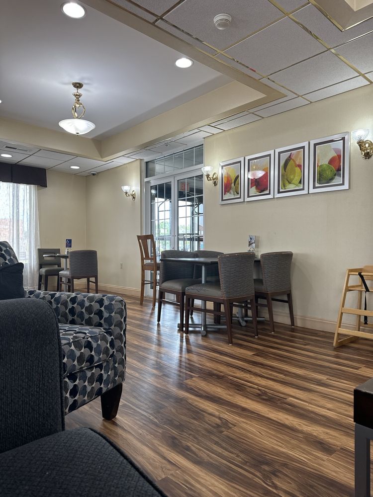 HOLIDAY INN EXPRESS & SUITES HARRINGTON - Updated December 2025 - 23 ...