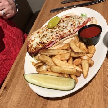 BLUE 32 SPORTS GRILL - Updated October 2025 - 97 Photos & 149 Reviews ...