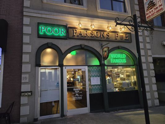 POOR PARSONS PUB - Updated December 2025 - 14 Photos & 26 Reviews - 19 ...