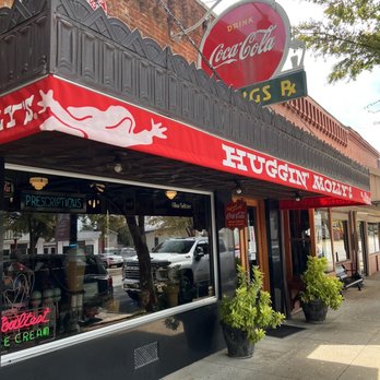 HUGGIN’ MOLLY’S - Updated July 2025 - 117 Photos & 94 Reviews - 129 ...