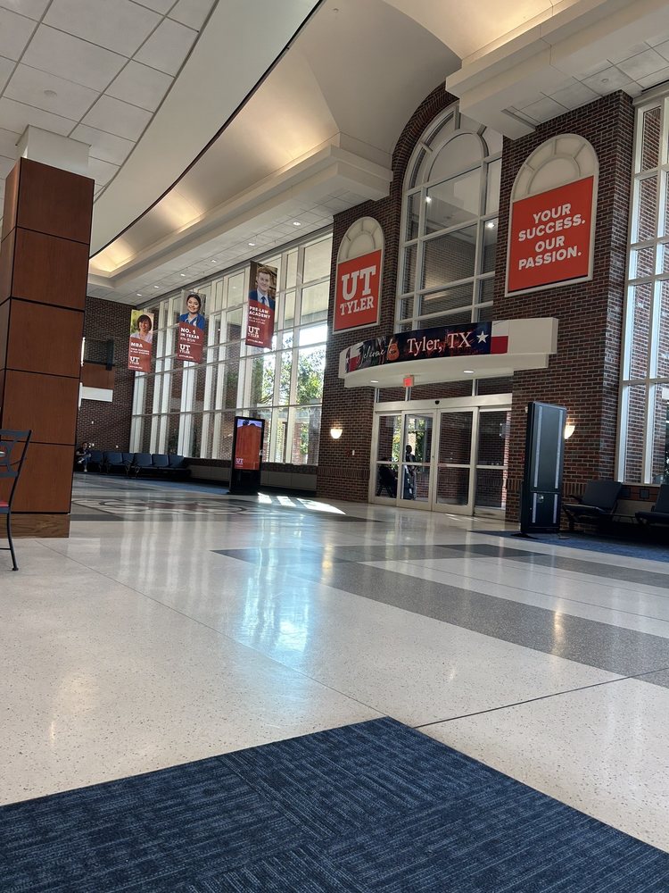 TYLER POUNDS REGIONAL AIRPORT - TYR - Updated December 2025 - 32 Photos ...