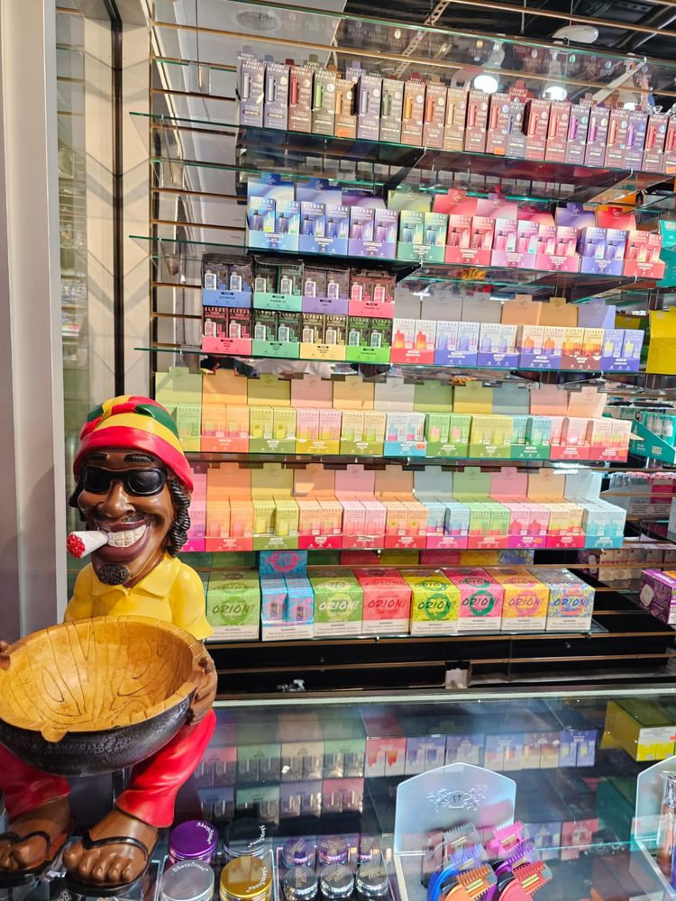 PUFF VEGAS SMOKE AND VAPE SHOP - TEMP. CLOSED - 15 Photos - Las Vegas ...