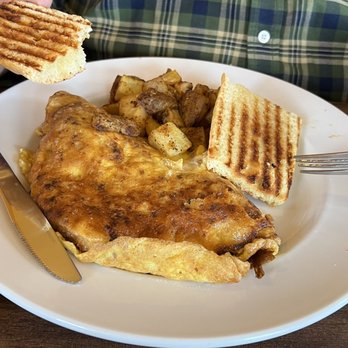 CAFE REYES - Updated August 2024 - 261 Photos & 227 Reviews - 421 ...