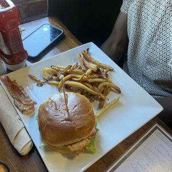 THE VANGUARD BREWPUB & DISTILLERY - Updated April 2025 - 377 Photos ...