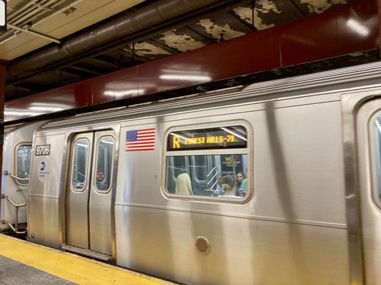 THE R TRAIN - Updated August 2025 - 82 Photos & 112 Reviews - Forest ...