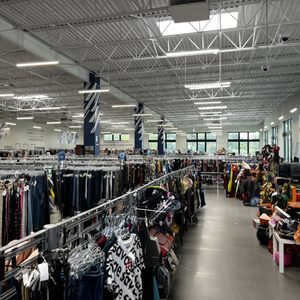 GOODWILL OUTLET - Updated December 2025 - 24 Reviews - 1729 W Taft ...