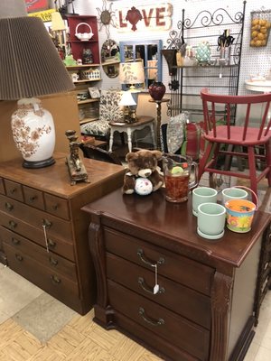 THE JUNK HOUSE FLEA MARKET - Updated September 2025 - 24 Photos - 115 W ...