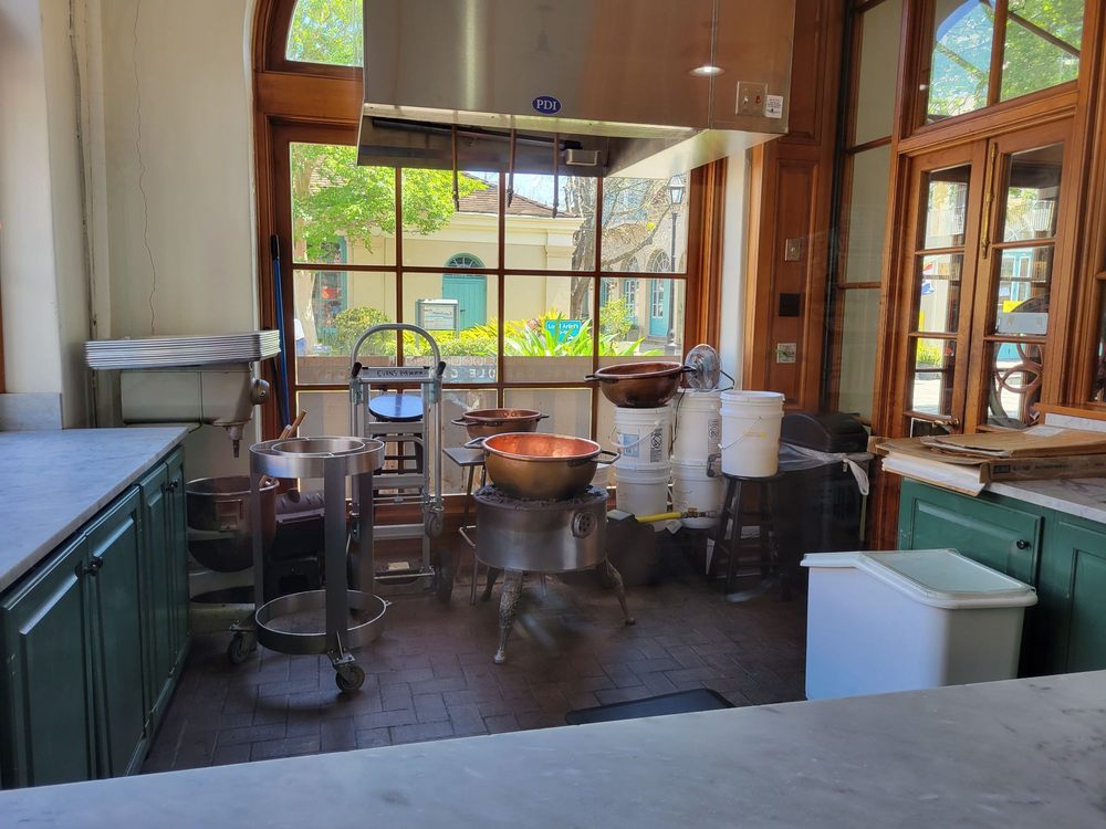 EVANS CREOLE CANDY CO - Updated December 2025 - 76 Photos & 28 Reviews ...