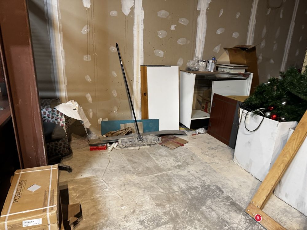 JUNK PELICANS - Updated September 2025 - 27 Photos - 6205 Abercorn St, Savannah, Georgia - Junk ...