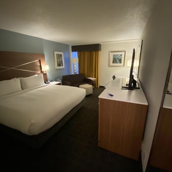 DOUBLETREE BY HILTON HOTEL MILWAUKEE DOWNTOWN - Updated December 2025 ...