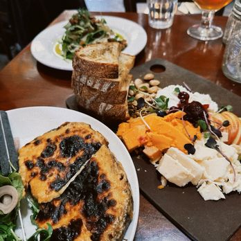 HOPLEAF BAR - Updated December 2025 - 1276 Photos & 2383 Reviews - 5148 ...