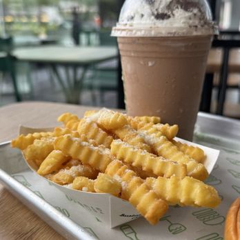 SHAKE SHACK TOWN & COUNTRY - Updated January 2026 - 26 Photos & 11 Real ...