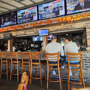 PHIL’S RESTAURANT AND SPORTS LOUNGE - Updated December 2025 - 78 Photos ...