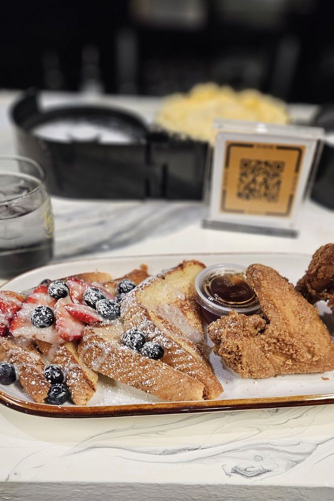 TABLE 22 - Updated July 2024 - 129 Photos & 65 Reviews - 4924 E Busch Blvd, Tampa, Florida ...