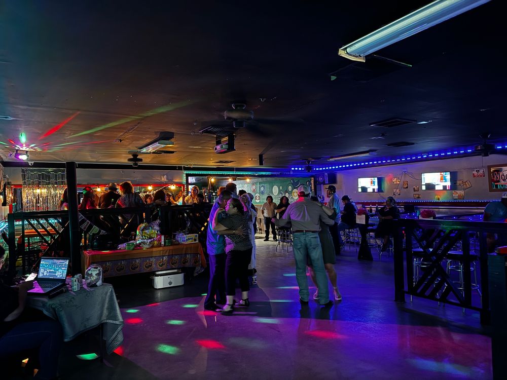BOOZE N BUDDIES SPORTS BAR - Updated April 2025 - 14 Photos - 1322 ...
