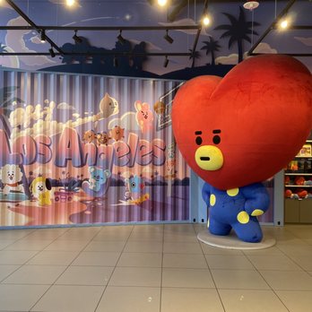 LINE FRIENDS STORE - HOLLYWOOD - Updated January 2025 - 1625 Photos ...