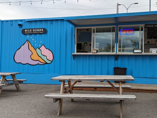 WILD SCOOPS - Updated October 2025 - 40 Photos & 24 Reviews - 717 W 3rd ...