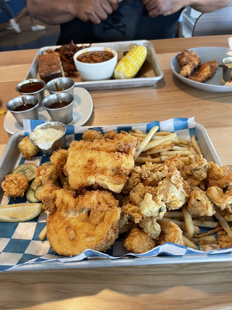 CISCO BREW PUB - 13 Photos & 20 Reviews - Bos Airport, Boston ...