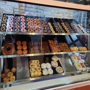 ROUND ROCK DONUTS - Updated May 2024 - 2348 Photos & 3212 Reviews - 106 ...