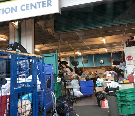 GOODWILL HAWAII - 145 Photos & 102 Reviews - Thrift Stores - 98-019 ...