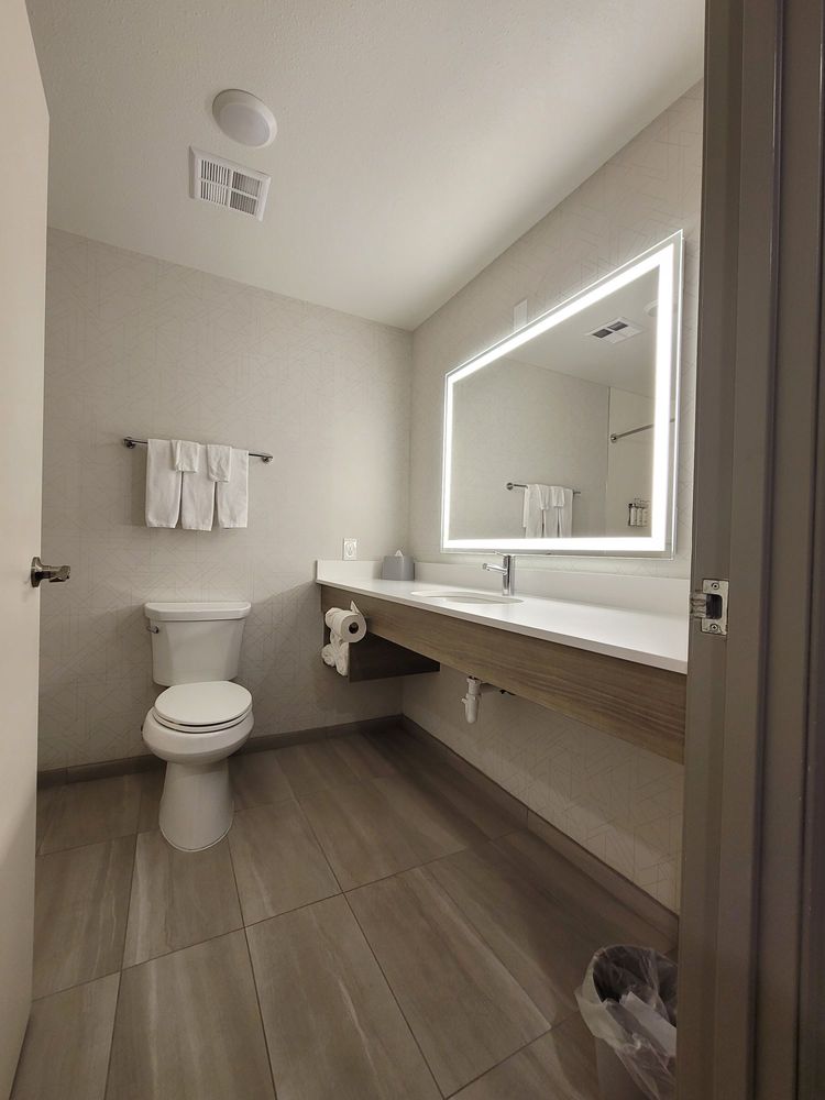 HOLIDAY INN EXPRESS BOTHELL - Updated September 2025 - 23 Photos & 37 ...